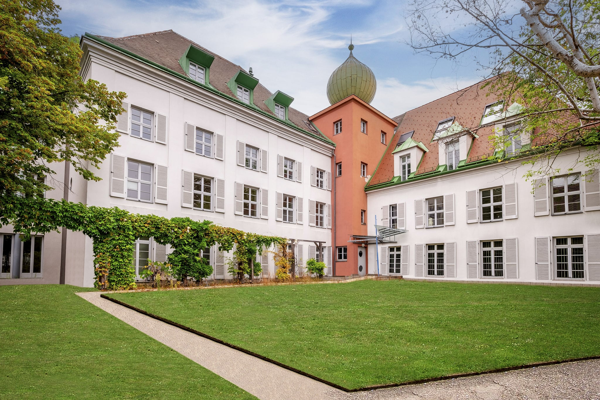 Stately property with great potential in the heart of Grinzing - LIVING ...